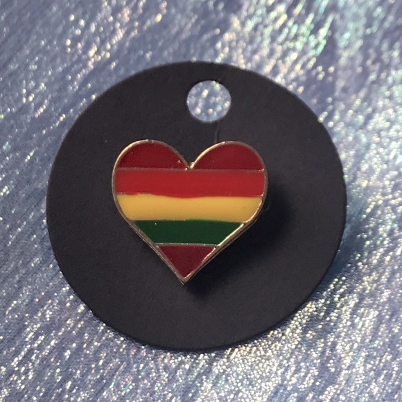 Hot Topic | Jewelry | 35 Heart Shaped Gay Pride Flag Enamel Pin Gold ...